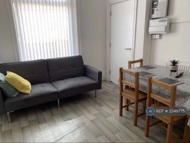 1 bedroom house share for rent in Manor Street, Huddersfield, HD4