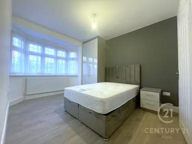 1 bedroom house share for rent in Maple Road Surbiton KT6