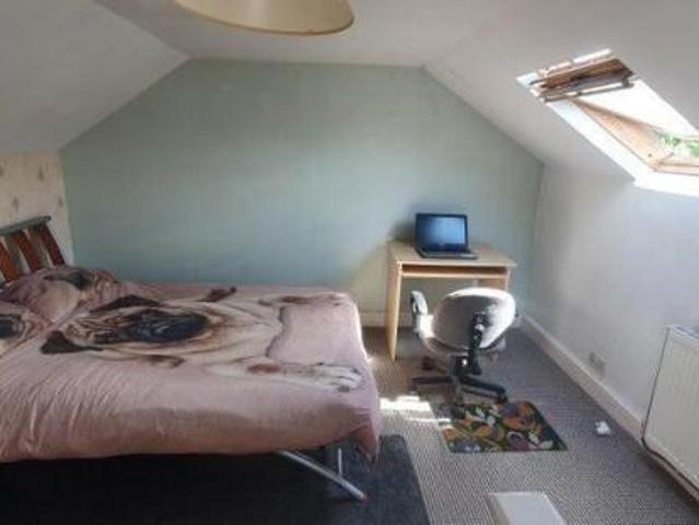 1 bedroom house share for rent in Marlborough Road, Colliers Wood, London, SW19 2HG, SW19