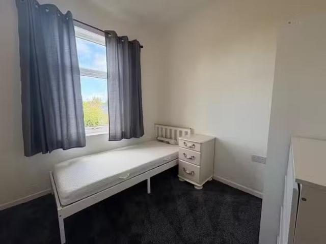 1 bedroom house share for rent in Meredith Street, L19 2PR RO.