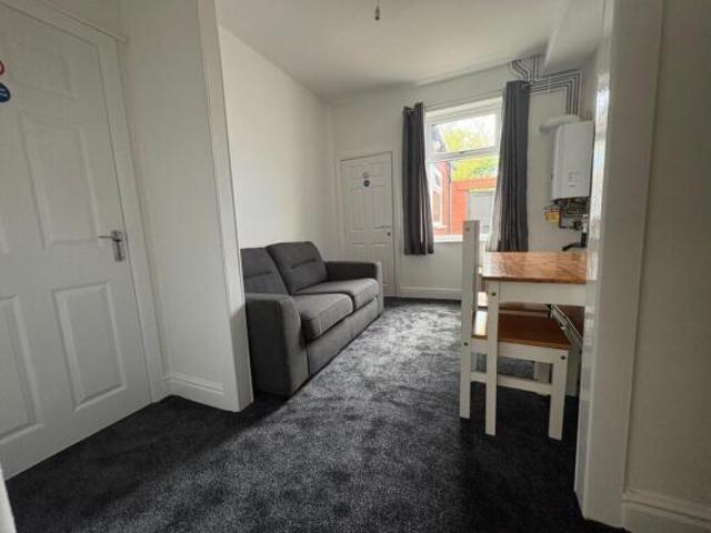 1 bedroom house share for rent in Meredith Street, L19 2PR ROOM LET, L19