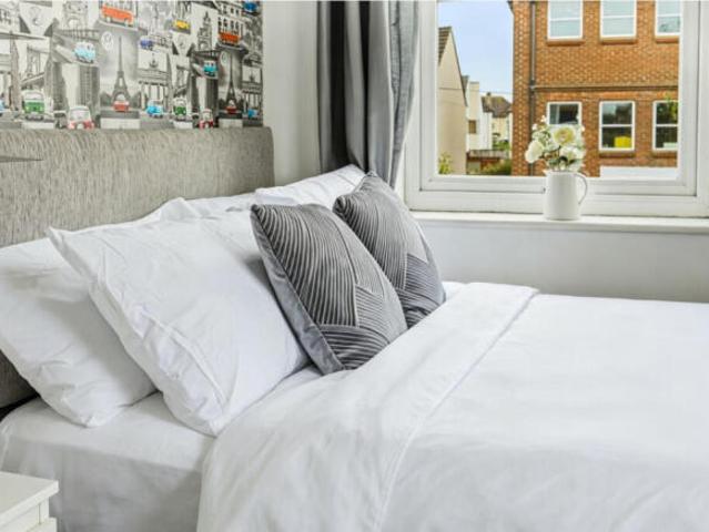 1 bedroom house share for rent in Milton Road, Westcliff on sea, SS0