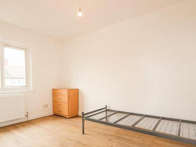 1 Bedroom House Share For Rent In Northcote Avenue