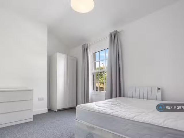 1 bedroom house share for rent in Northgate End, Bishop's Stor.