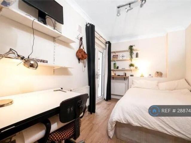 1 bedroom house share for rent in New Cross Road, London, SE14