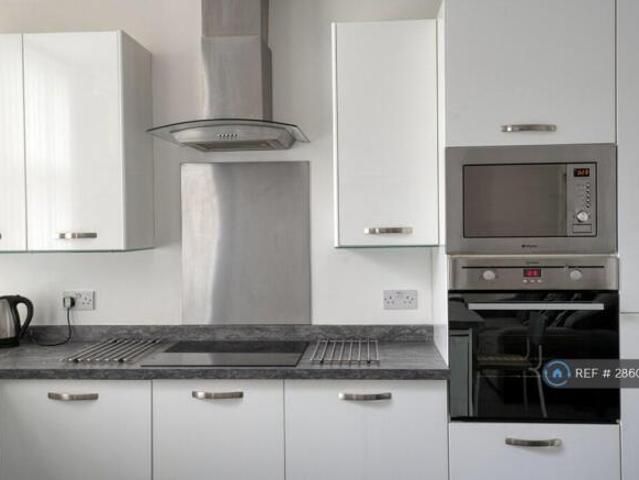 5 bedroom terraced house for rent in Somerset Road, Huddersfield, HD5