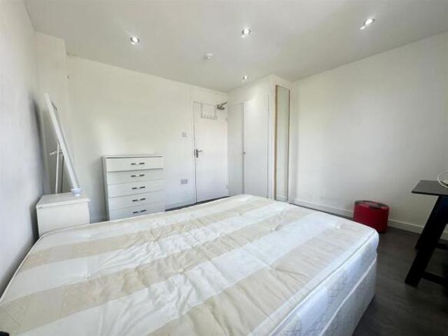 1 bedroom house share for rent in Slaithwaite Road, London, SE13