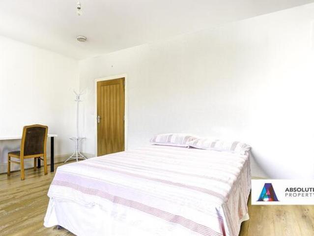 1 bedroom house share for rent in Squires Lane, London, N3