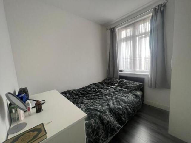 1 bedroom house share for rent in Studley Drive, Room 3 Ilford IG4 5AJ, IG4