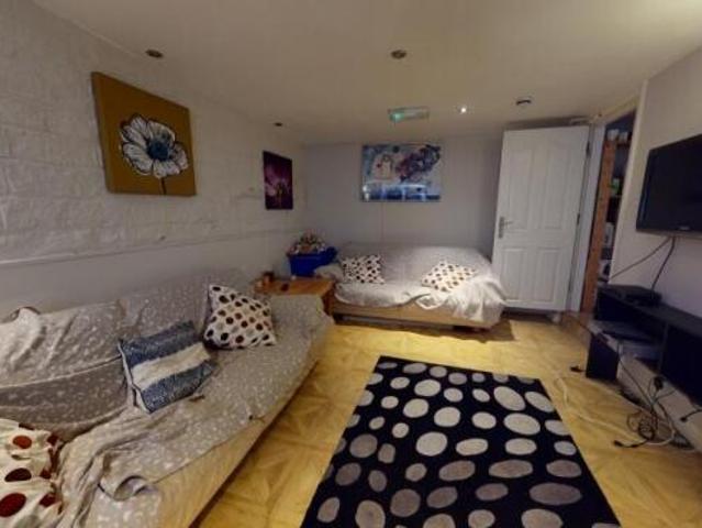 1 bedroom house share for rent in St Michaels Crescent, Headingley, Leeds, LS6