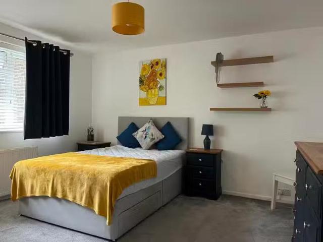 1 bedroom house share for rent in Park Manor, London Road, Bri.
