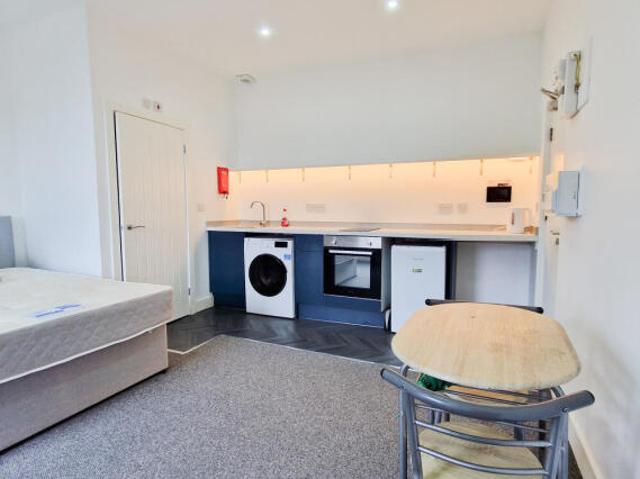 1 bedroom house share for rent in Park Road Moseley B13 8AB, B13