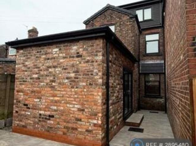 1 bedroom house share for rent in Parrin Lane, Manchester, M30