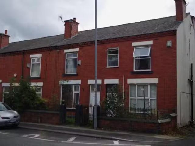 1 bedroom house share for rent in Plodder Lane, Farnworth, BL4
