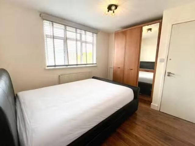 1 bedroom house share for rent in Queen Anne Avenue, BR2