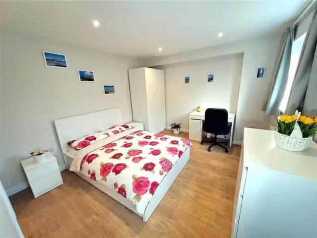 1 bedroom house share for rent in Queen Eleanors Road, Guildfo.