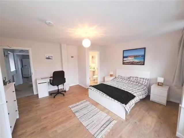 1 bedroom house share for rent in Queen Eleanors Road, Guildfo.