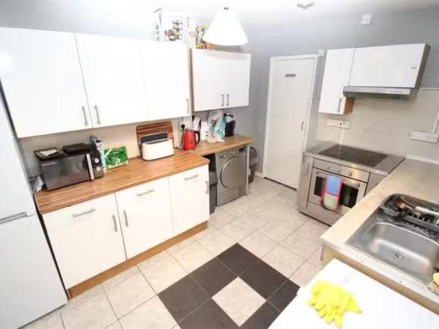 1 bedroom house share for rent in Queen Street, Treforest, CF37