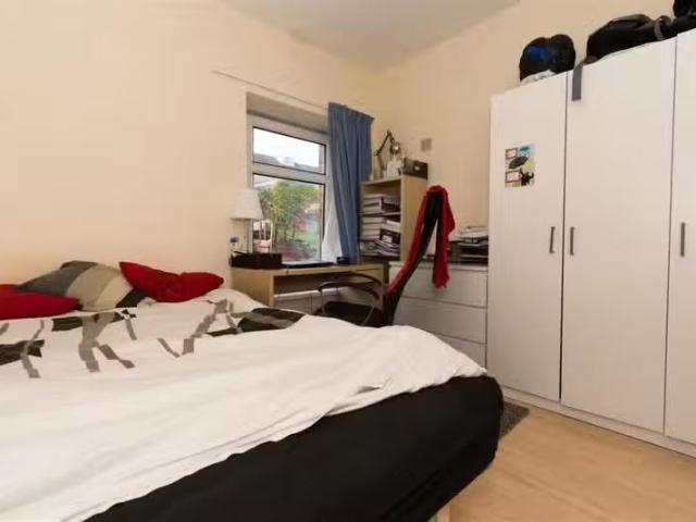 1 bedroom house share for rent in Queen Street, Treforest, CF37