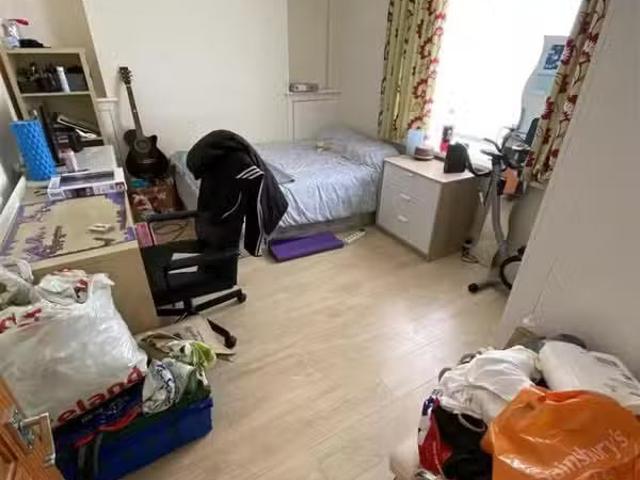 1 bedroom house share for rent in Queen Street, Treforest, CF37
