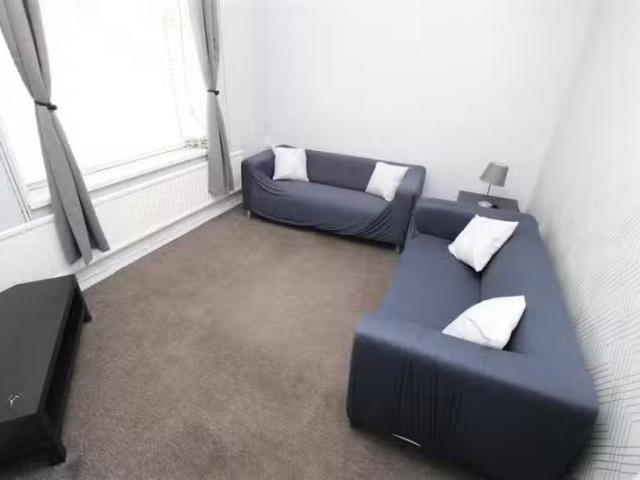 1 bedroom house share for rent in Queen Street, Treforest, CF37