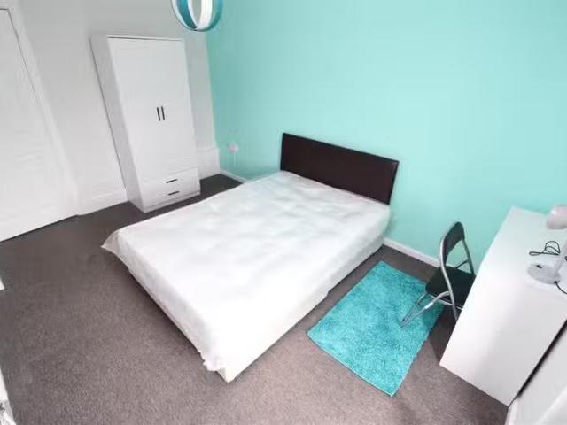 1 bedroom house share for rent in Queen Street, Treforest, CF37