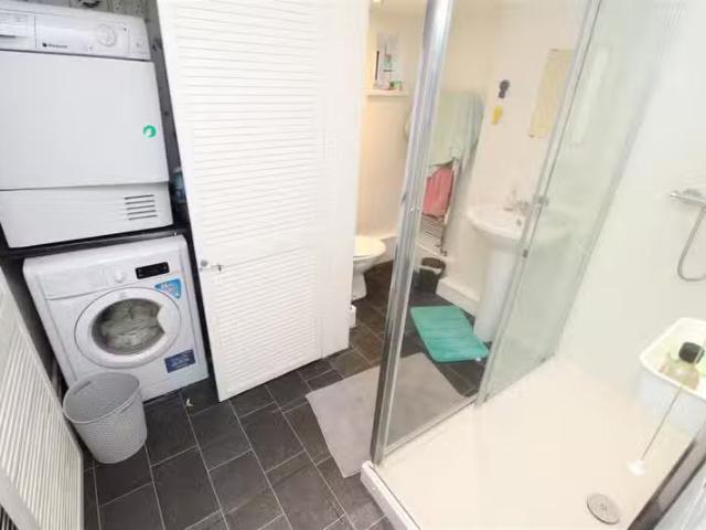 1 bedroom house share for rent in Queen Street, Treforest, Pon.