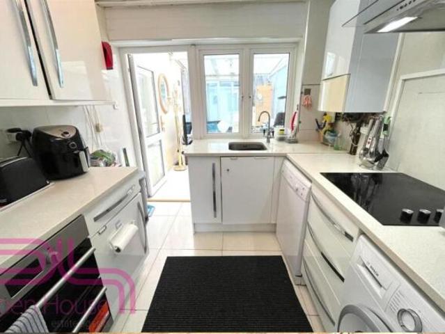 1 bedroom house share for rent in Queens Gardens, Hounslow, TW5