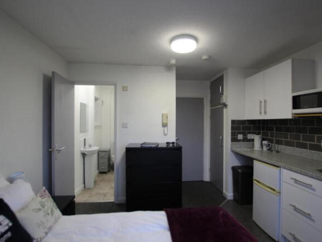 1 bedroom house share for rent in Queens Park Parade, NN2