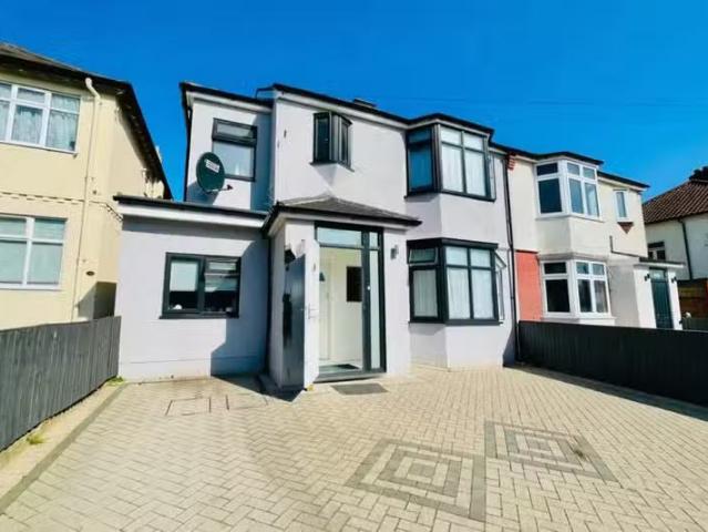 1 bedroom house share for rent in Queens Road, Enfield EN1