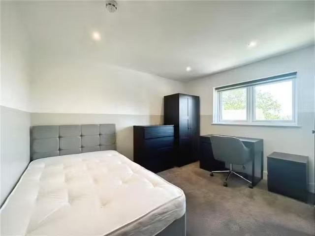 1 bedroom house share for rent in Roundhill Way, Guildford, Su.