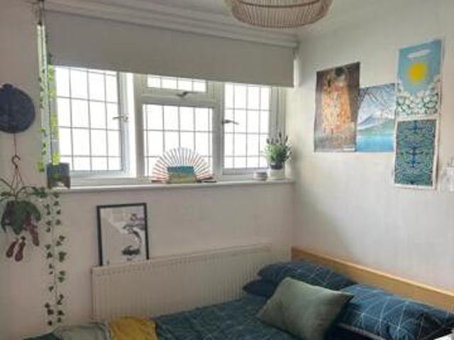 1 Bedroom House Share For Rent In Royal Oak Court, Pitfield Street