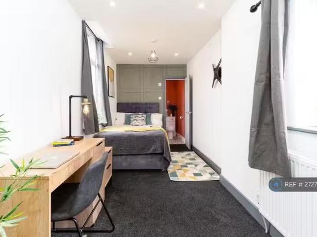 1 bedroom house share for rent in Rochdale Road, Bury, BL9