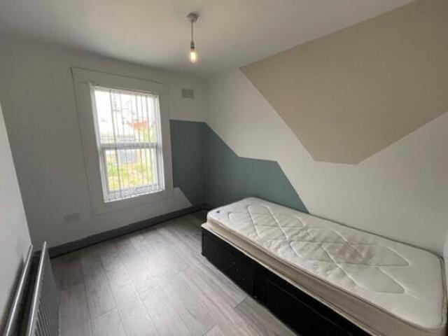 1 bedroom house share for rent in Rochester Street, Chatham. ME4
