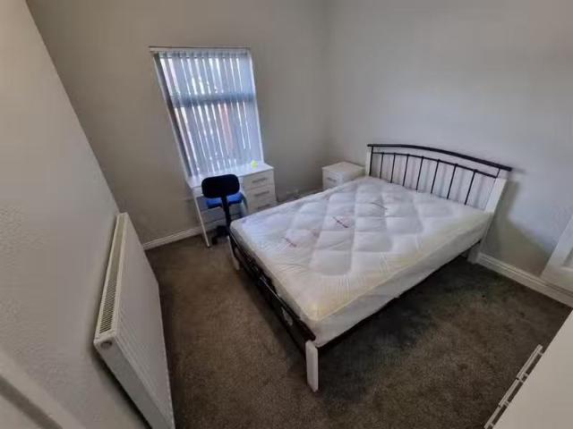 1 bedroom house share for rent in Room 4, North Street, Stoke.