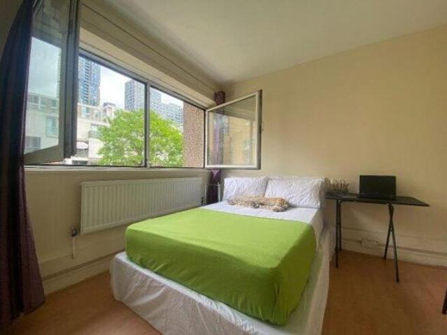 1 bedroom house share for rent in Room 4, Flat 12, Gilbertson House, E14