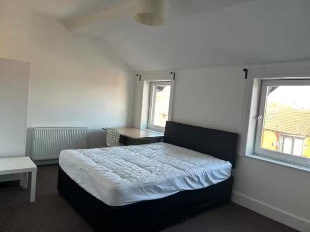 1 bedroom house share for rent in Room 4 Rathbone Road, L15