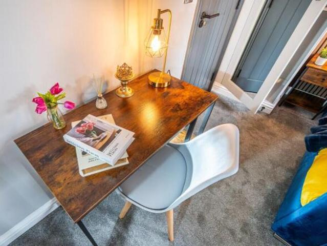 1 bedroom house share for rent in Room 5, 27 Prospect Hill, Swindon, Wiltshire, SN1