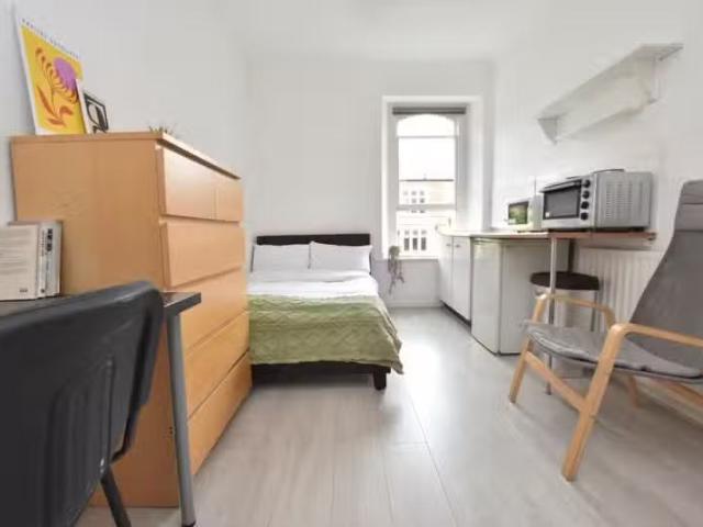 1 bedroom house share for rent in Room 6, Whatley Road, Clifto.