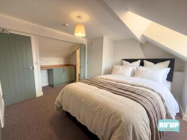 1 bedroom house share for rent in Room 6, 62 Broxholme Lane DN1 2LW, DN1