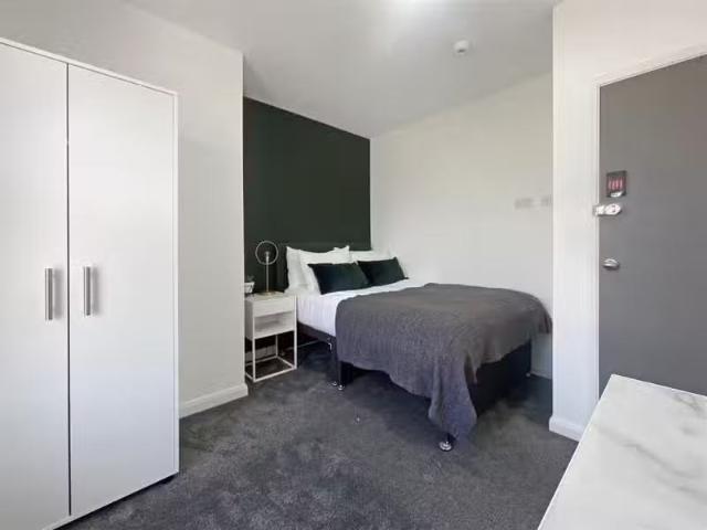 1 bedroom house share for rent in Room 7, Military Road, CO1 2.