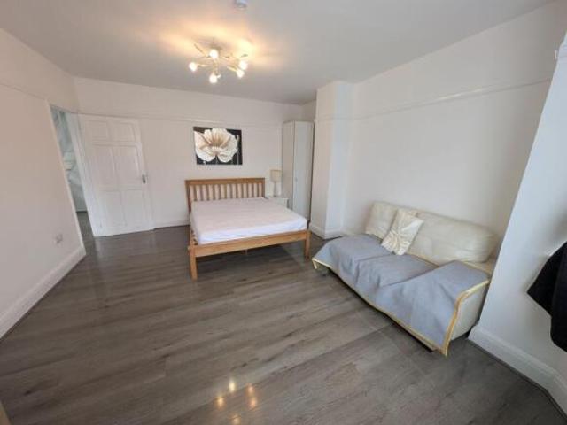 1 bedroom house share for rent in Room 1 front, BS16