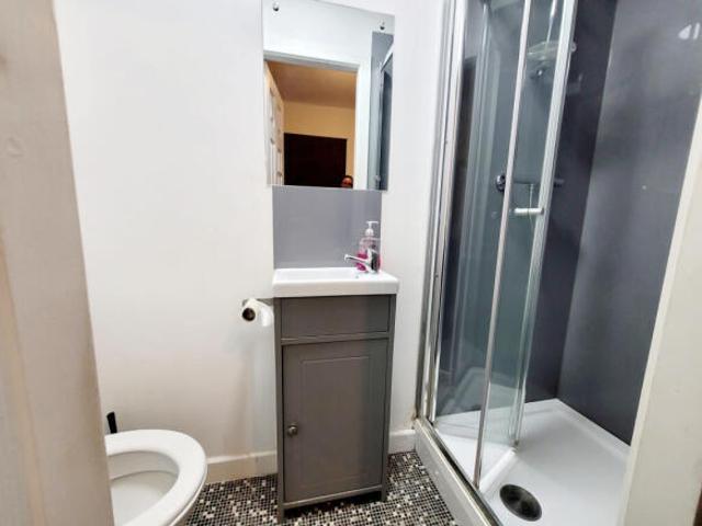 1 bedroom house share for rent in Room 1, Liverpool Road M30