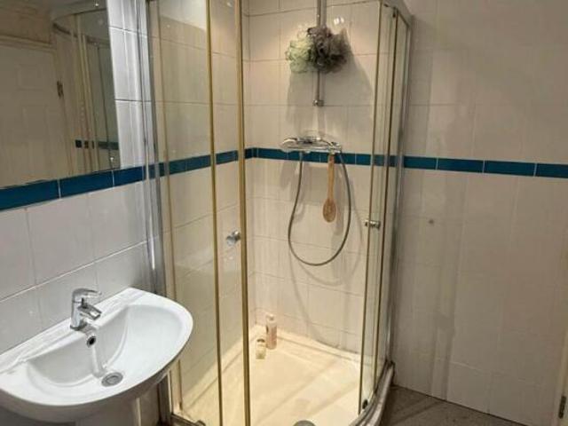 1 bedroom house share for rent in Room 1, Walker Court. CB4