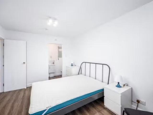 1 bedroom house share for rent in Room 1, 104 Kynaston Avenue.