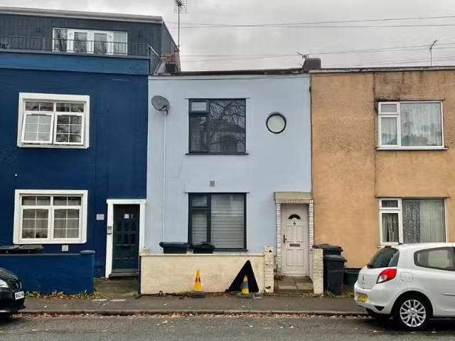 1 bedroom house share for rent in Room 1, 129 Clouds Hill Road.