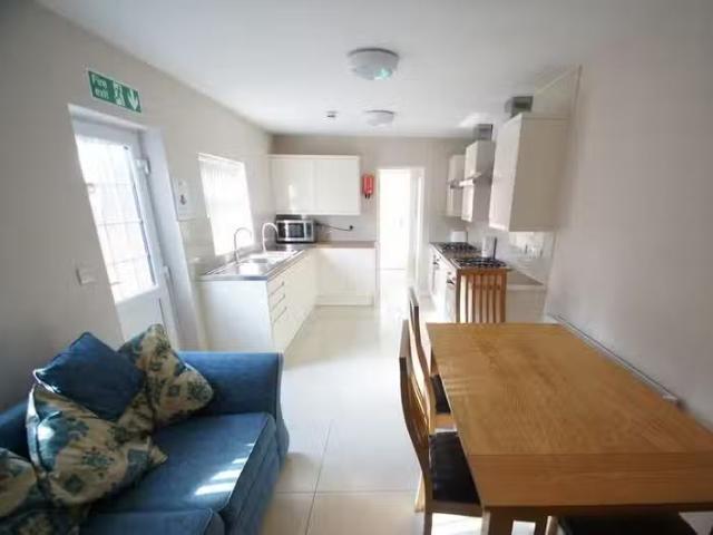 1 bedroom house share for rent in Room 2 of 6, Swan Lane, Cove.