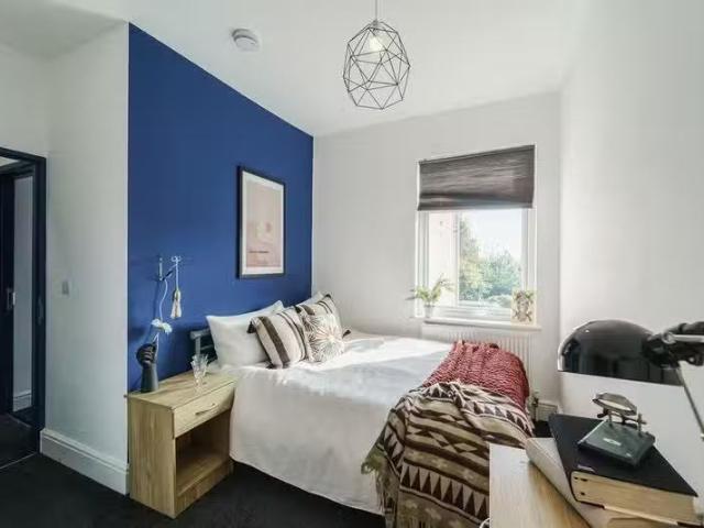 1 bedroom house share for rent in Room 3, Centaur Road, Earlsd.