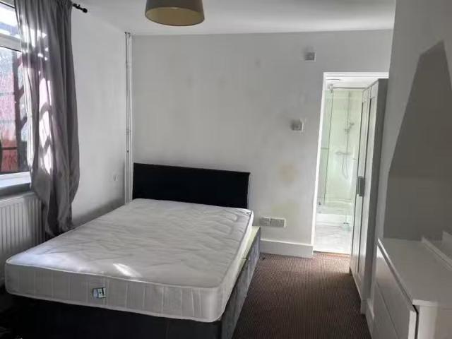 1 bedroom house share for rent in Room 3 Rathbone Road, L15