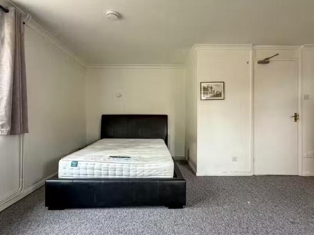 1 bedroom house share for rent in Room 3, St. Marys Square, CB8